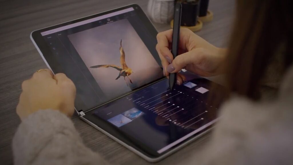 Microsoft Begins Courting Developers to Windows 10X, But Will They ...